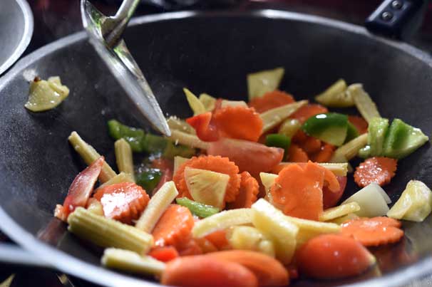 Stir Frying Veg Pui Cooking Class